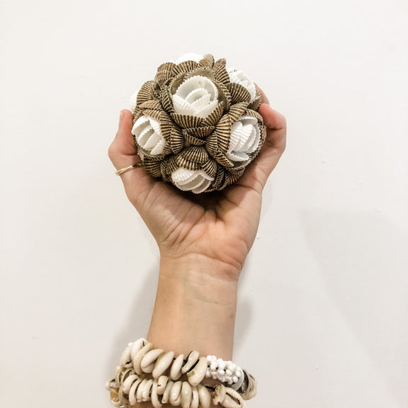 Shell Ball | White & Brown